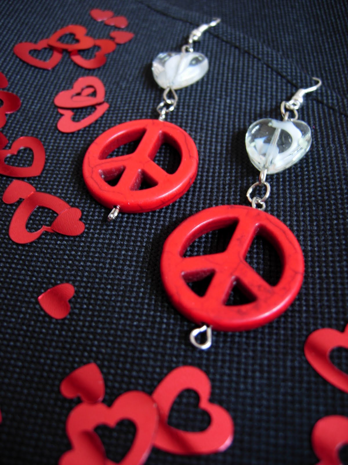 Stardust: "Peace & Love" Σκουλαρικια με το συμβολο της Ειρηνης και καρδιες