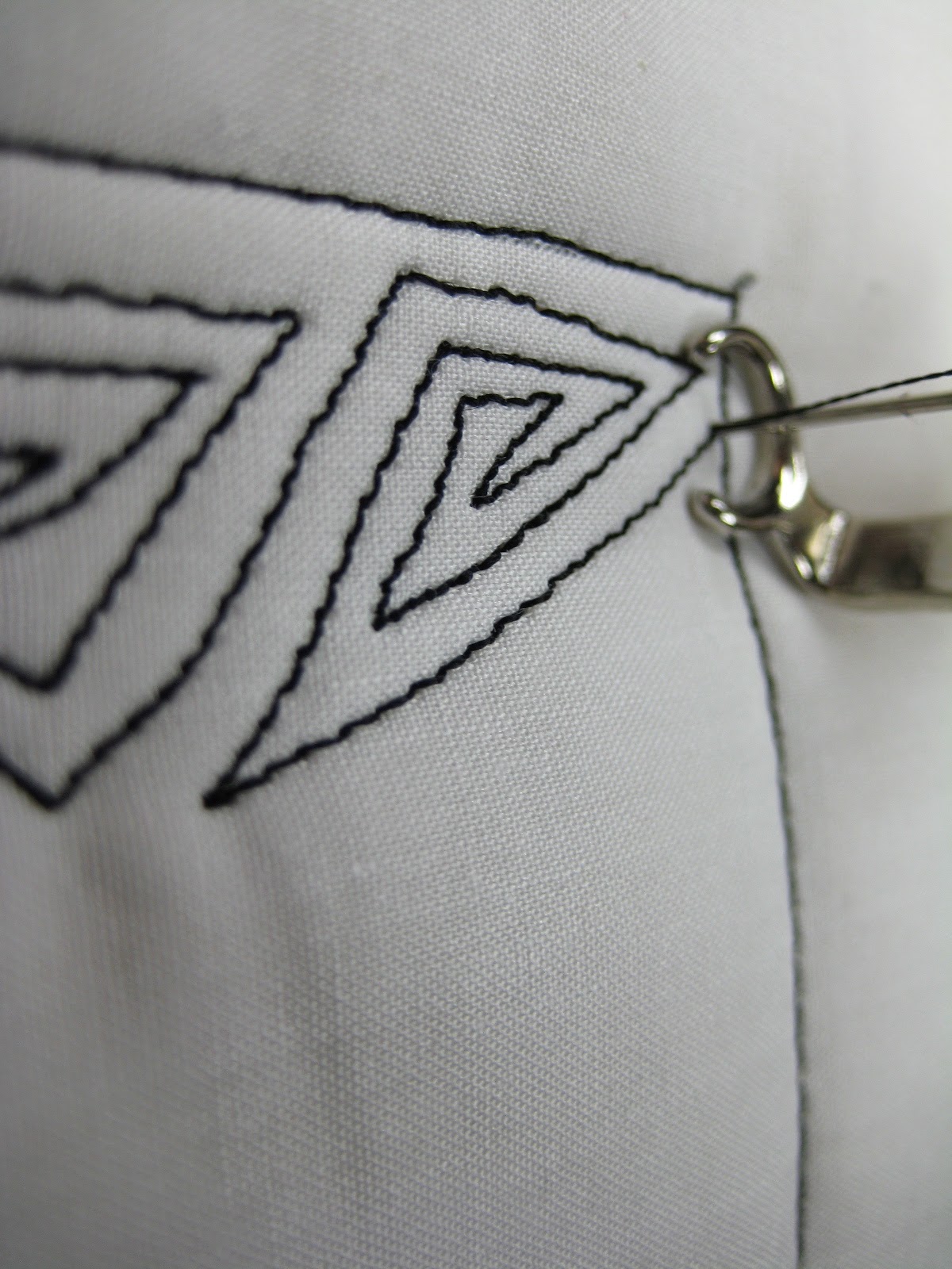 pattsart: How To Quilt A Stitch No 6: Triangle Scroll