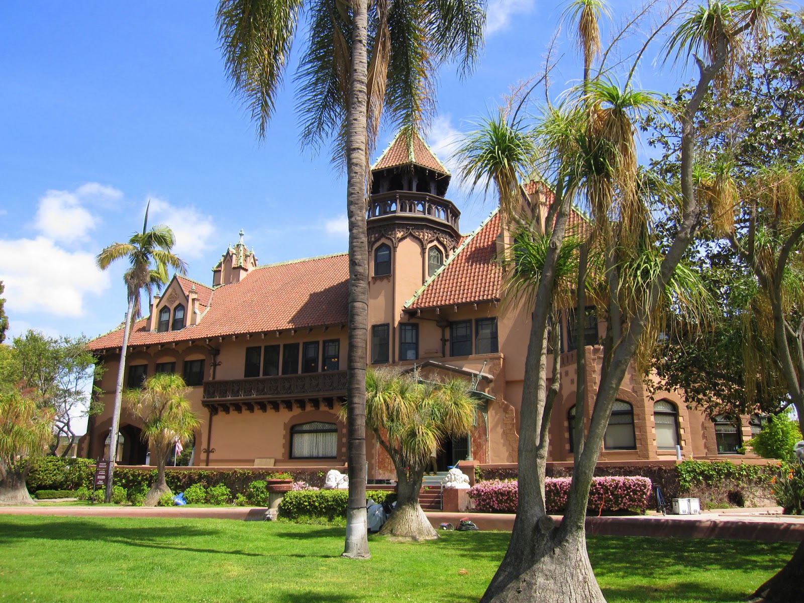 this trinket: Doheny Mansion