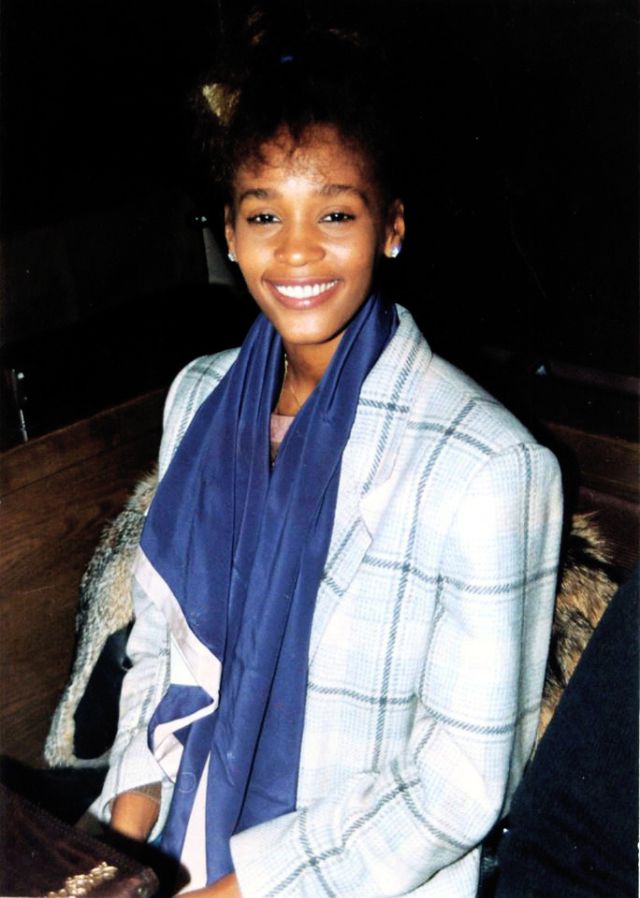 40 Rare and Stunning Photographs of a Young and Beautiful Whitney ...