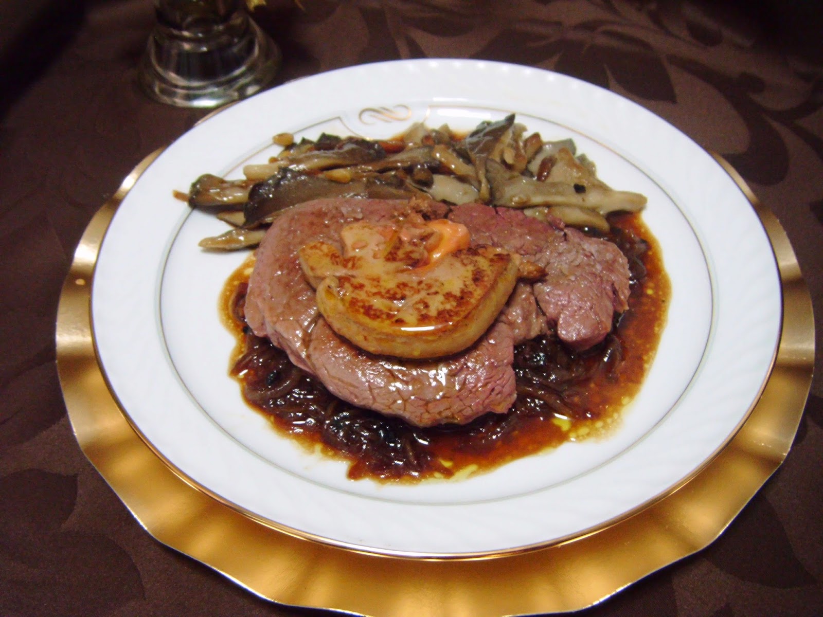 Salsa y Salero: SOLOMILLO DE TERNERA CON FOIE AL OPORTO