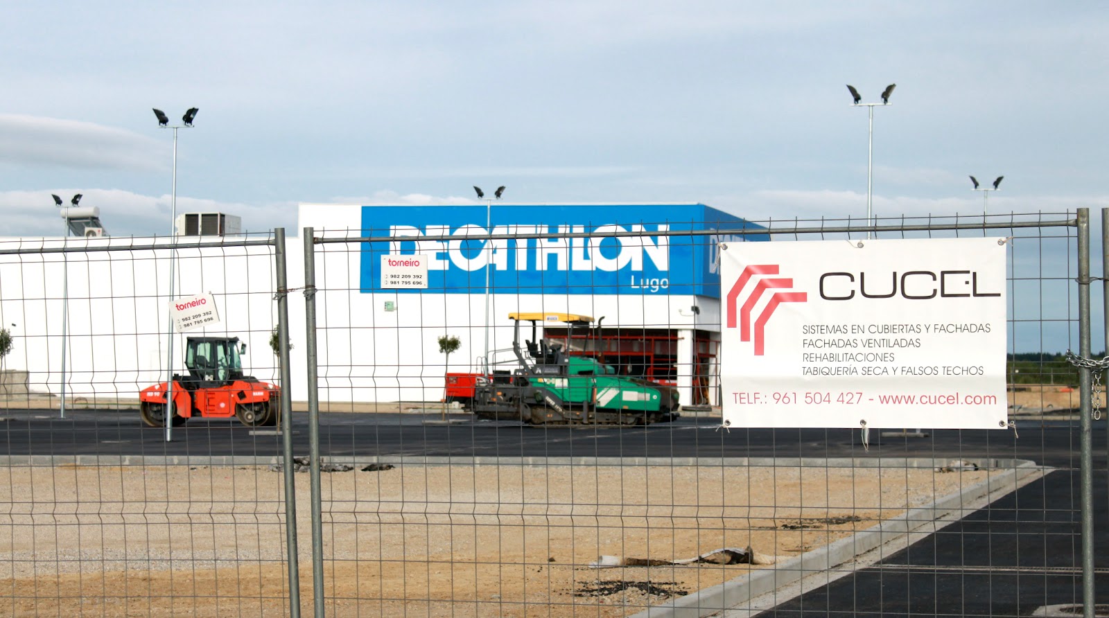 Cubiertas cerramientos Cucel: Caso de éxito: Tienda Decathlon en Lugo