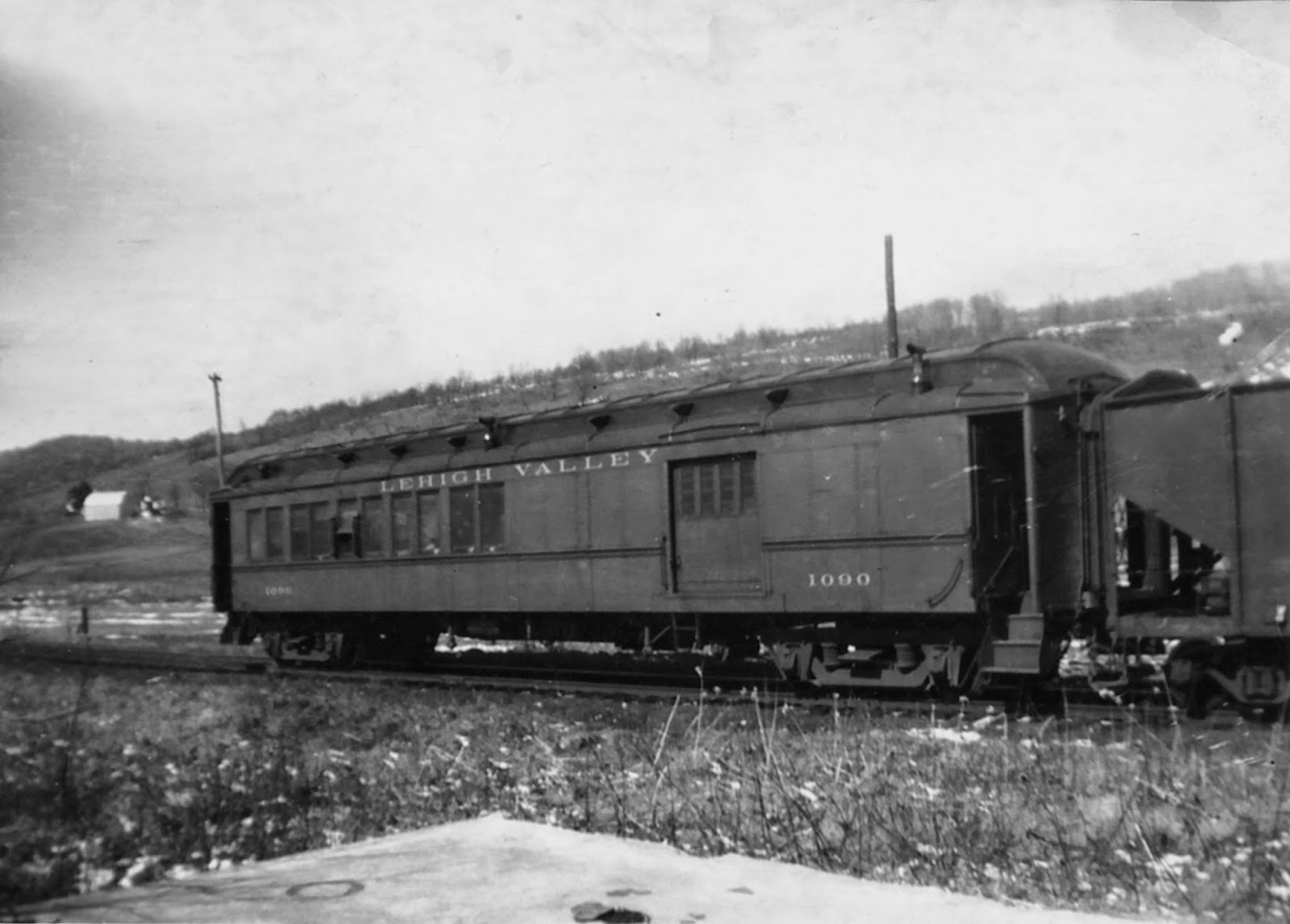 Vintage Railroad Pictures: Lehigh Valley mixed train at East Homer 1950