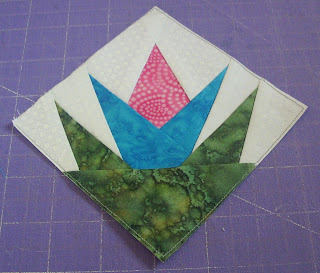 Shawkl Designs: Paper Piecing Flower