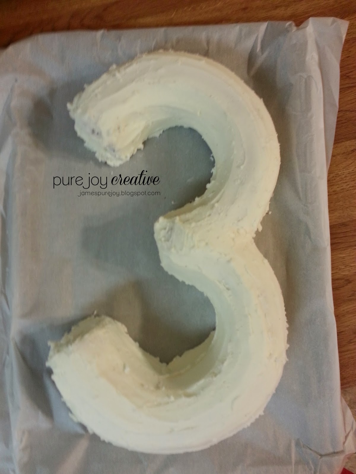 Trendy TreeHouse: Number 3 shaped cake tutorial