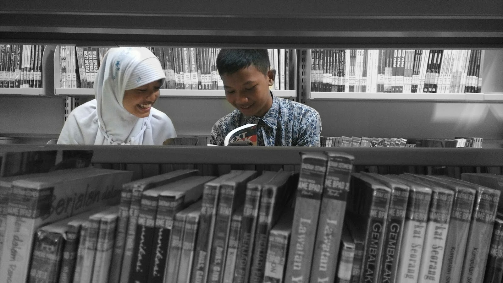 Perpustakaan Grhatama Pustaka Yogyakarta - Girl in Space