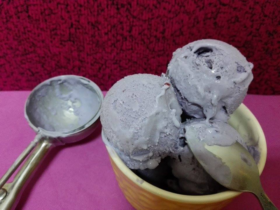 Jessi´s bakery cupcakes: Helado de mora!!