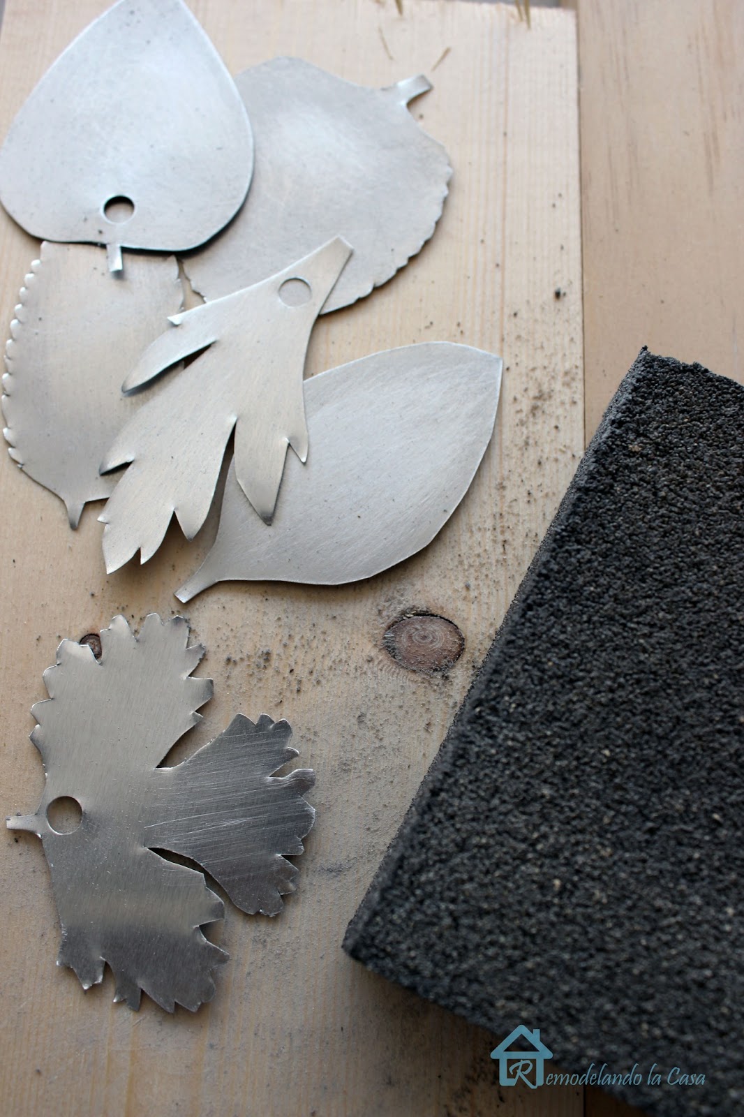 DIY - Metal Tags for Herb Garden - Remodelando la Casa