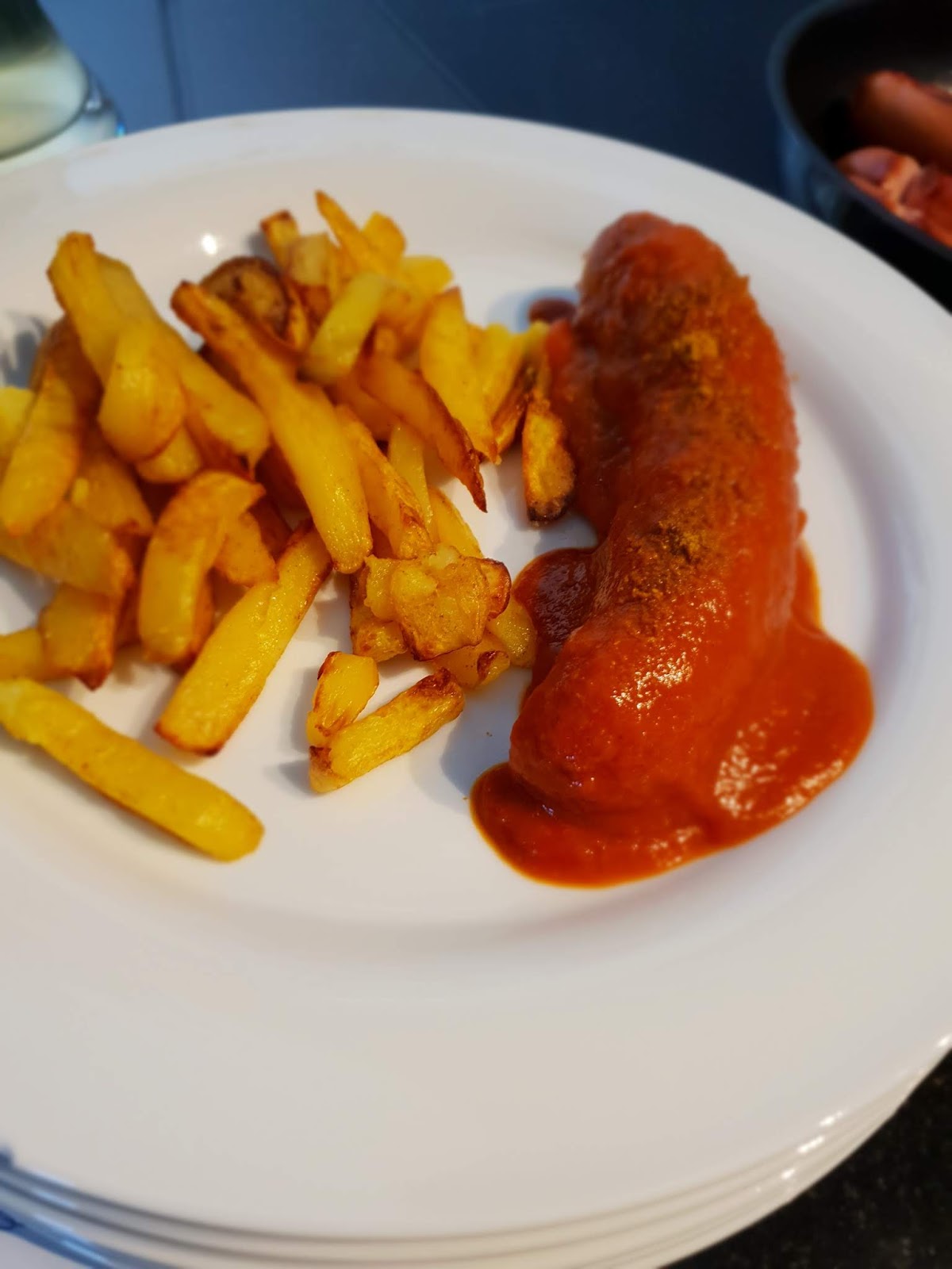 Claudia's Küche: Currywurst mit Pommes