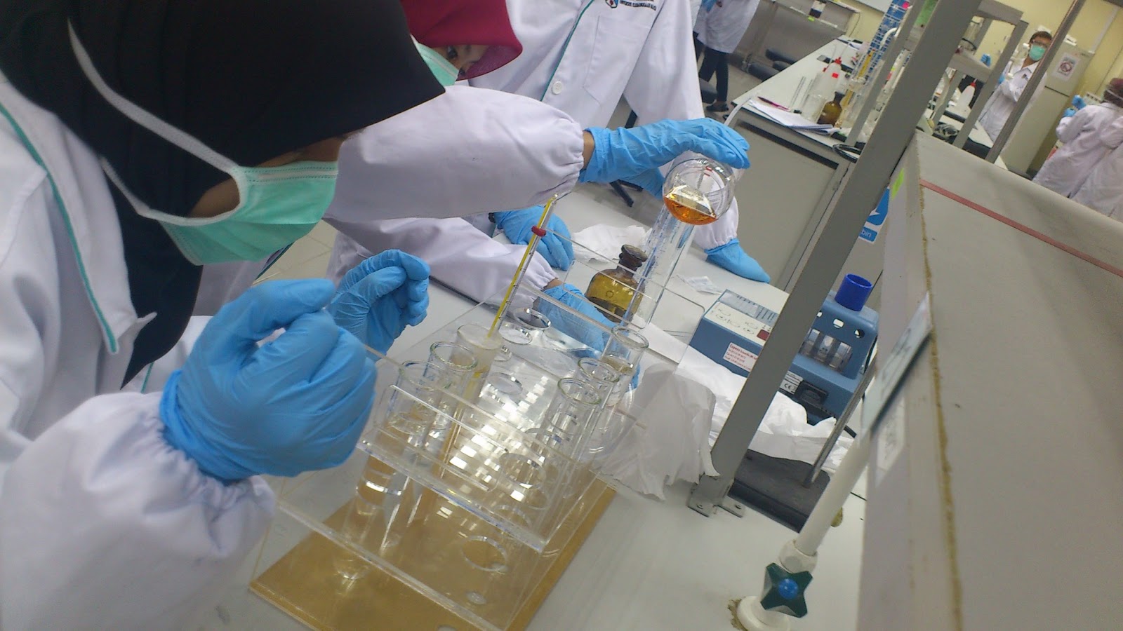 PHYSICAL PHARMACY LAB REPORT :): Practical 2:Phase Diagrams