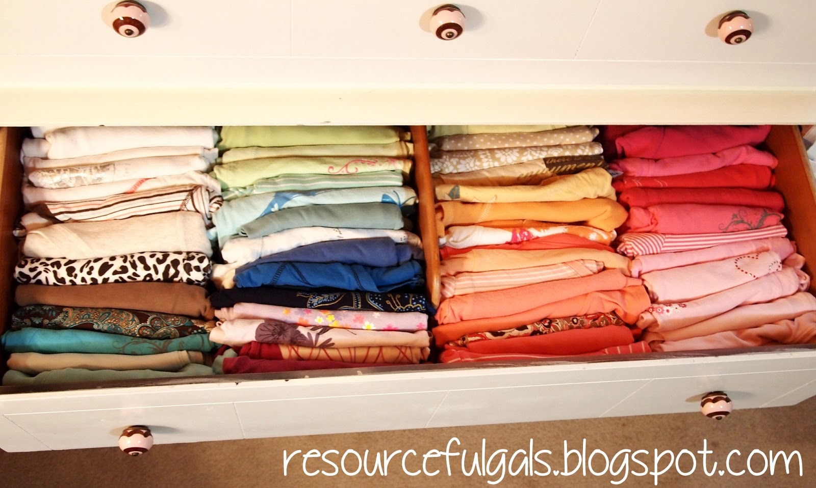 The Resourceful Gals: How To Brilliantly Organize T-Shirts