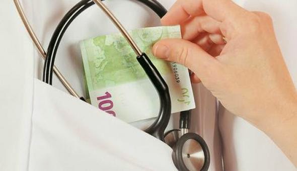ΓΙΑΤΙ ΡΕ ΠΟΥΛΗΜΕΝΟΙ ΔΕΝ ΜΑΣ ΔΙΝΕΤΕ ΤΗΝ ΦΑΤΣΑ ΤΟΥ ΝΑ ΤΟΝ ΚΑΝΟΥΜΕ ΡΟΜΠΑ ...