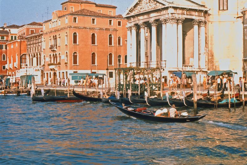 Wonderful Life of Venice, Italy in the 1980s Through Beautiful Found ...