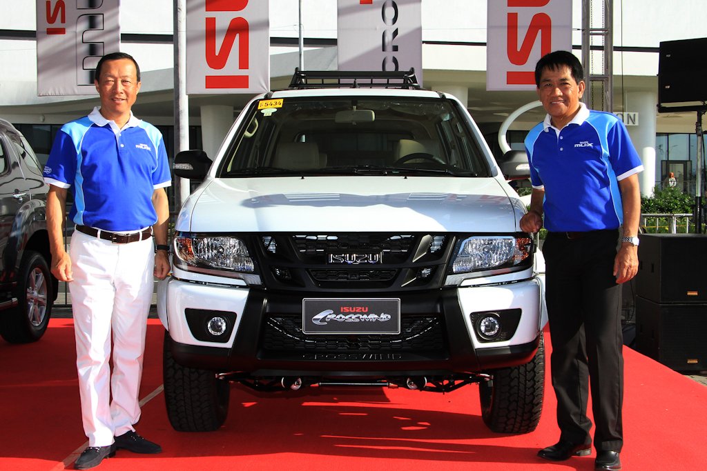 Isuzu Philippines Shows Off 2016 mu-X and Crosswind at 4x4 Action ...