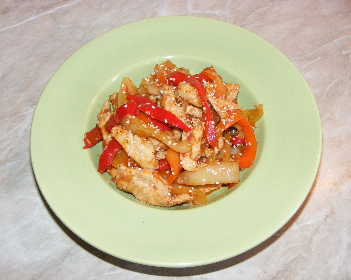 Pui cu legume si susan la wok | Preparatedevis.ro