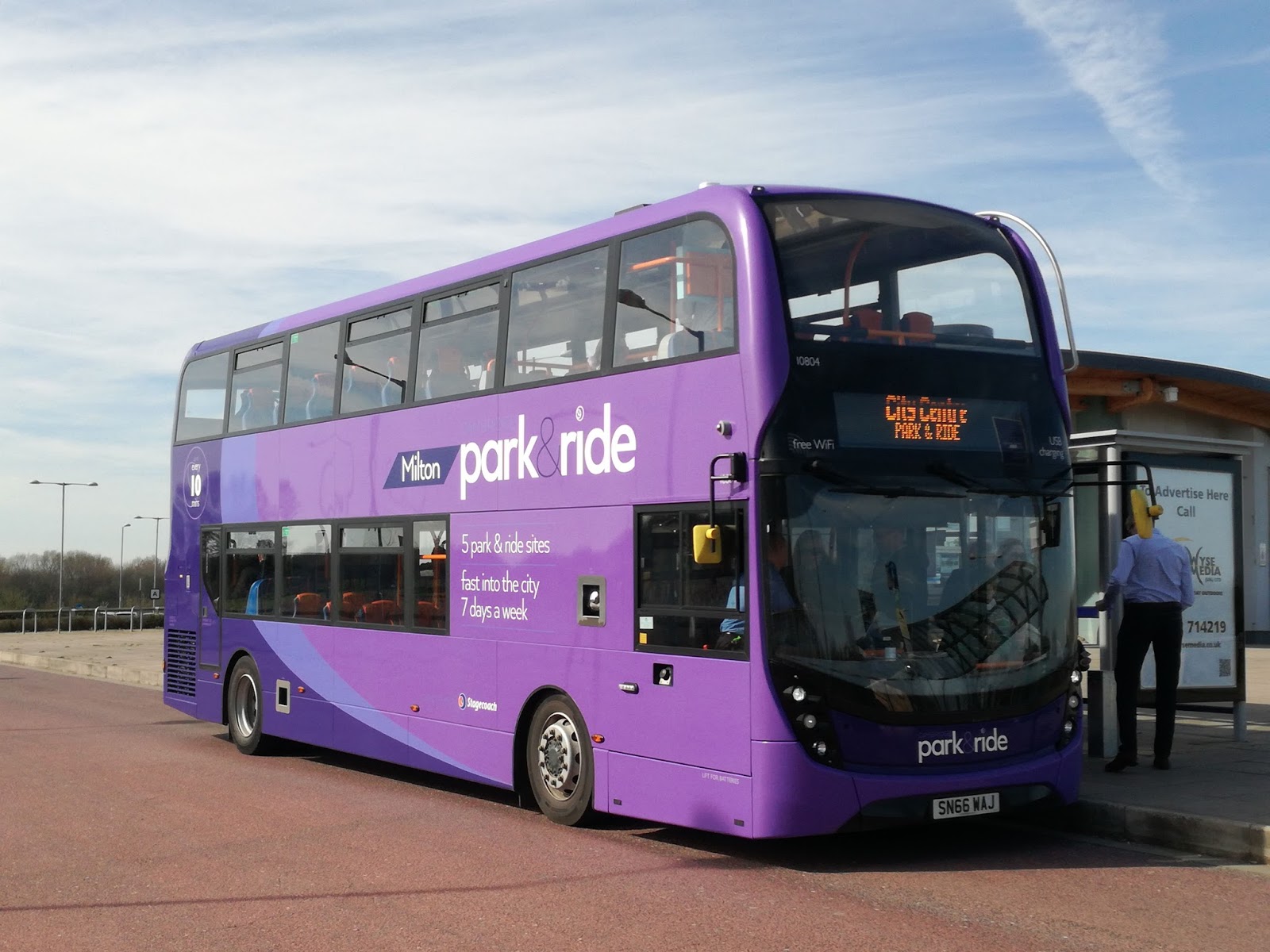 Steve's Bus & Train Page: Oooh What A Pretty Bus!