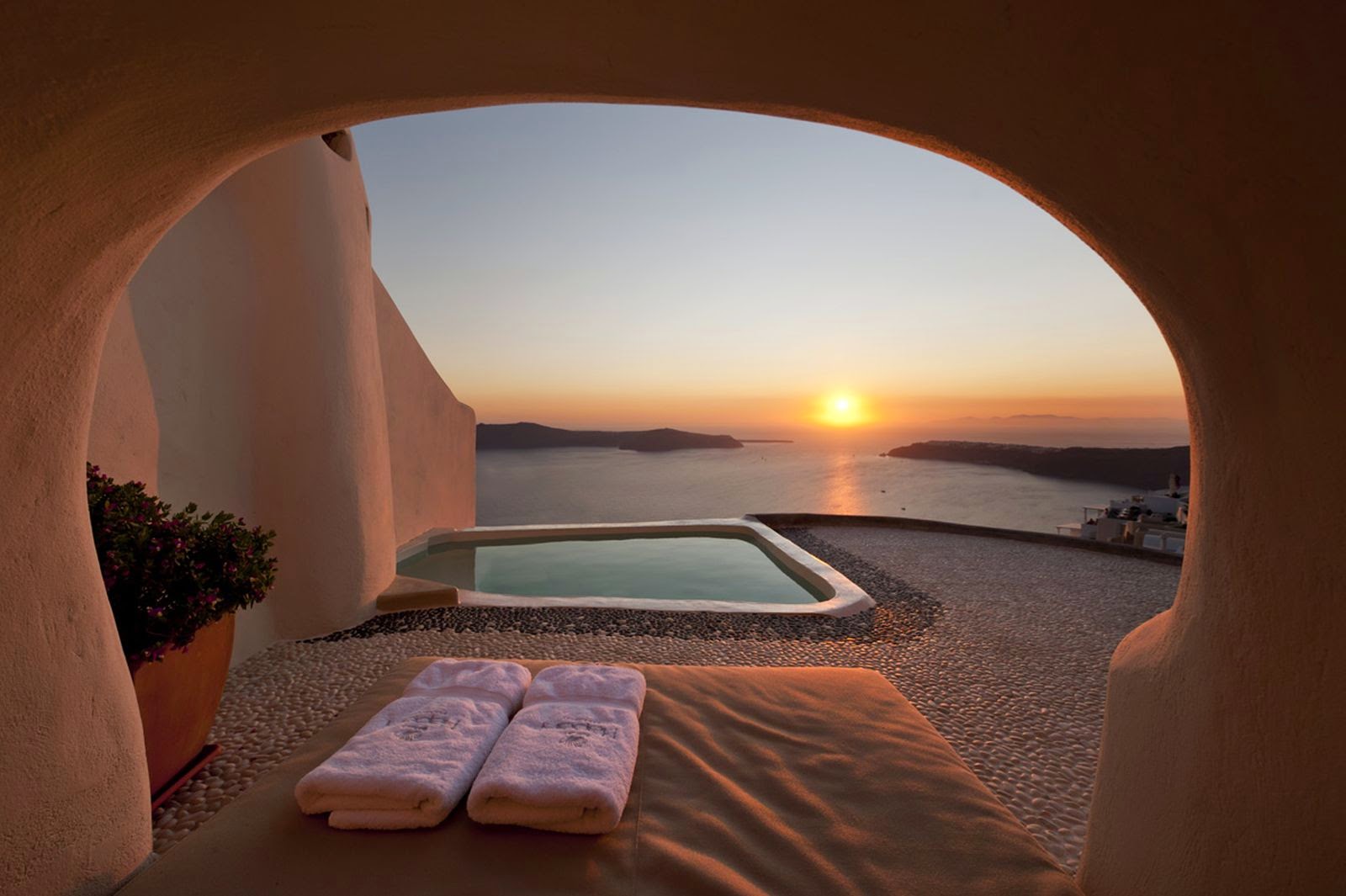 Passion For Luxury : Kapari Natural Resort Santorini