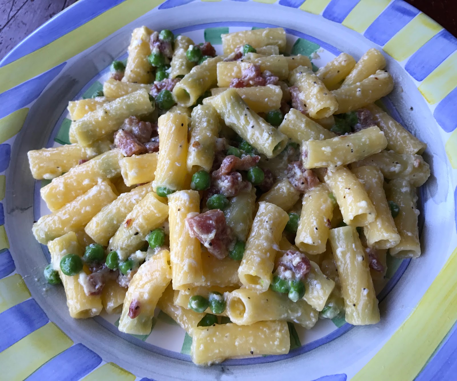 Alexis's Gluten Free Adventures: Rigatoni Carbonara with Pancetta & Peas