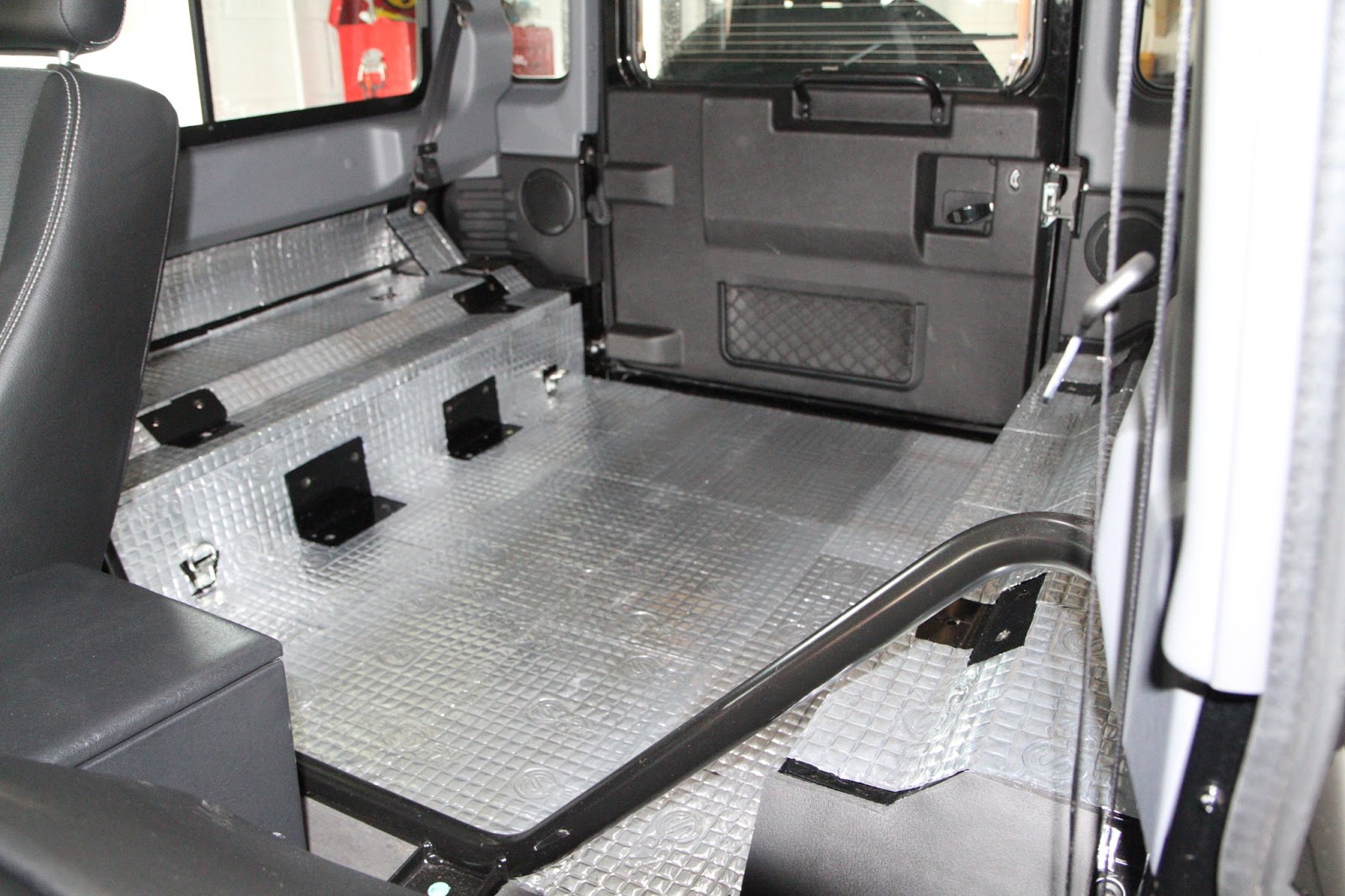 Defender 90 XS: Sound Deadening Phase 3 (Rear Tub)