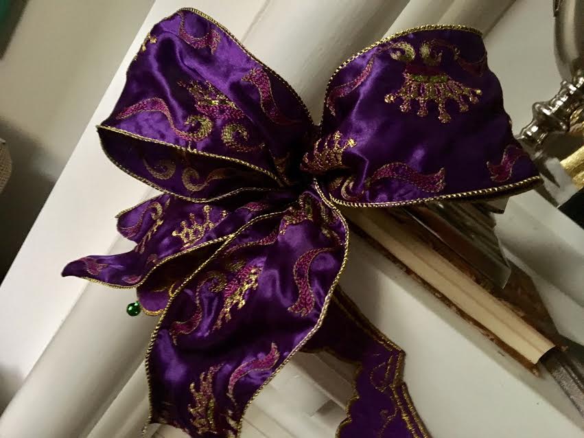 The Uptown Acorn: What Makes Me Happy {Mardi Gras Ribbons}