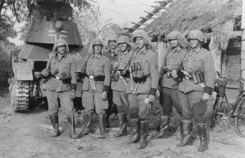 NAZI JERMAN: Foto 4. SS-Polizei-Panzergrenadier-Division