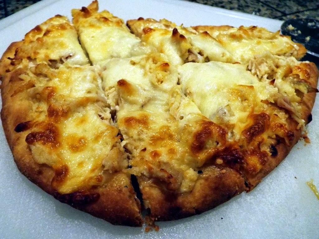 Clever, Crafty, Cookin' Mama: Cheesy Garlic Chicken Flat Bread