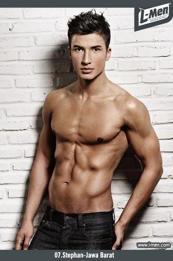 Man Central: Stephan Hoffman: Shirtless