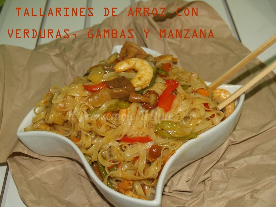 Tallarines de arroz con verduras y gambas | Cocina