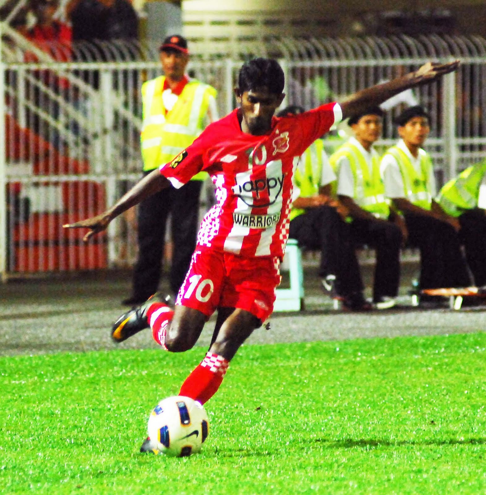 KELANTAN FOOTBALL STORIES . .: August 2011