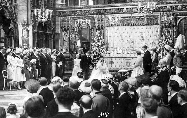 Days Of Majesty: Royal curtsy