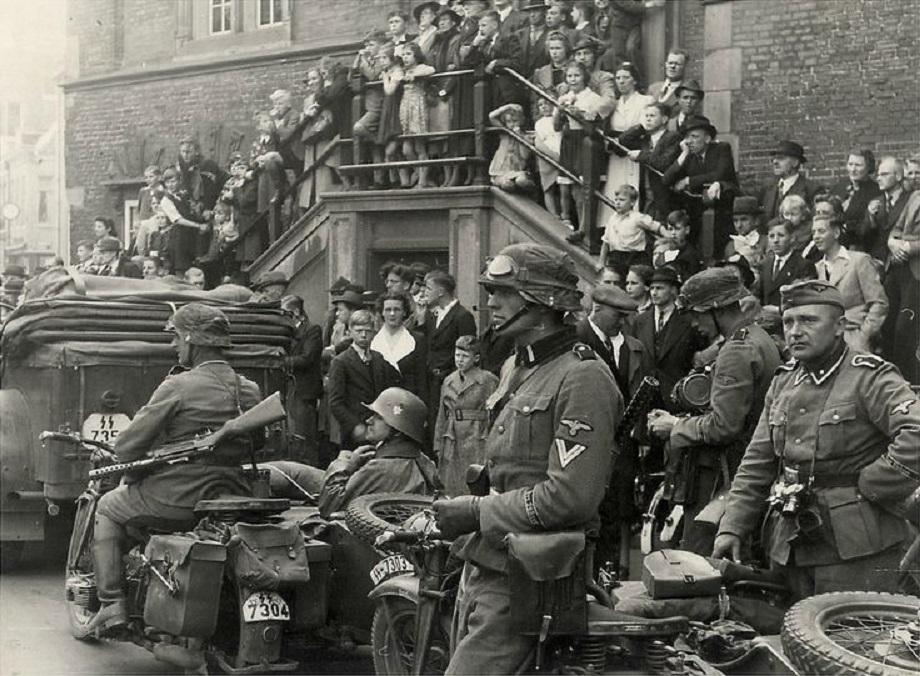 NAZI JERMAN: Foto 2. SS-Panzer-Division "Das Reich"