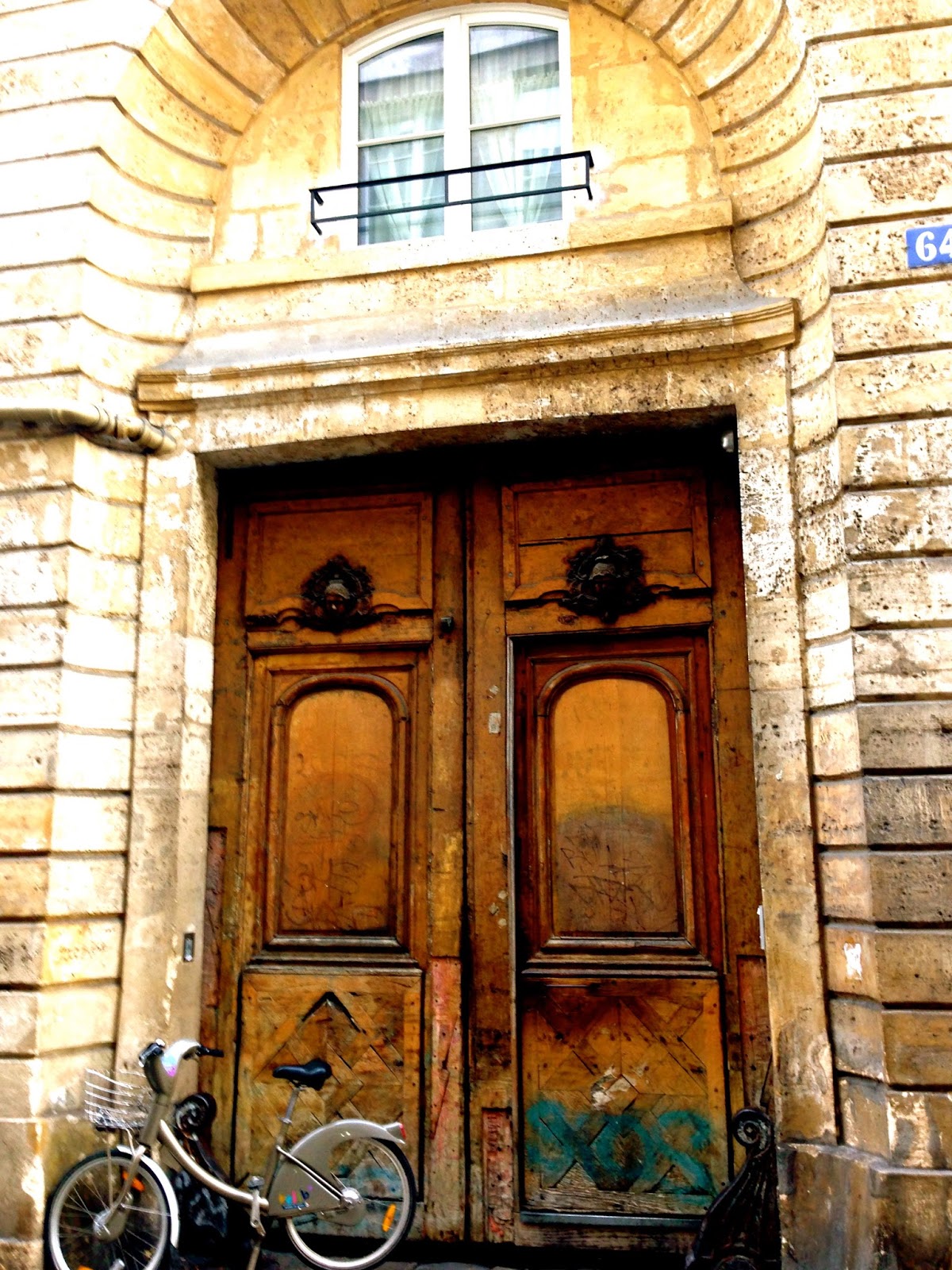 Focus On Paris: Sad door