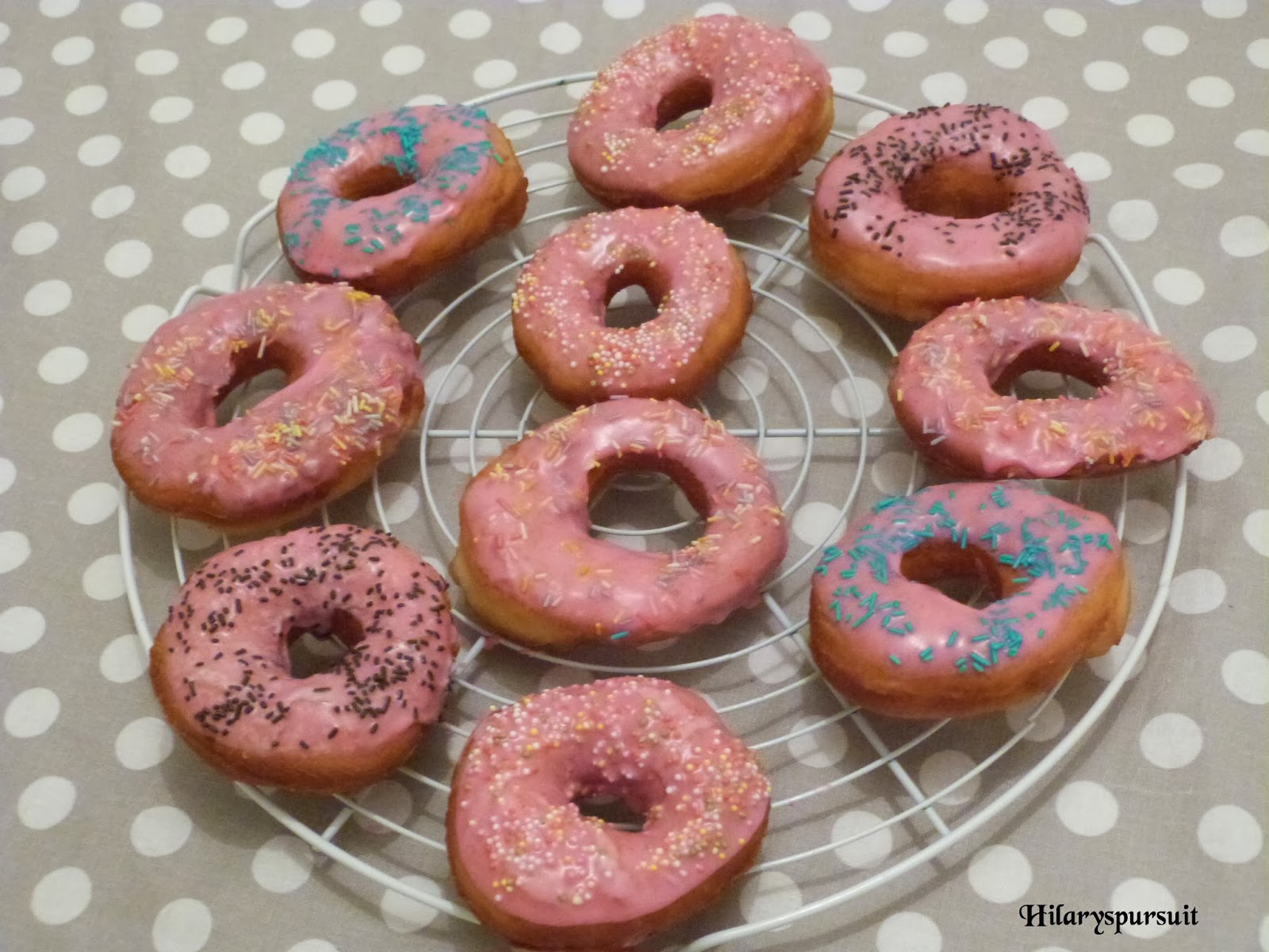 Dans la cuisine d'Hilary: Donuts pour Mardi-Gras / Mardi-Gras donuts