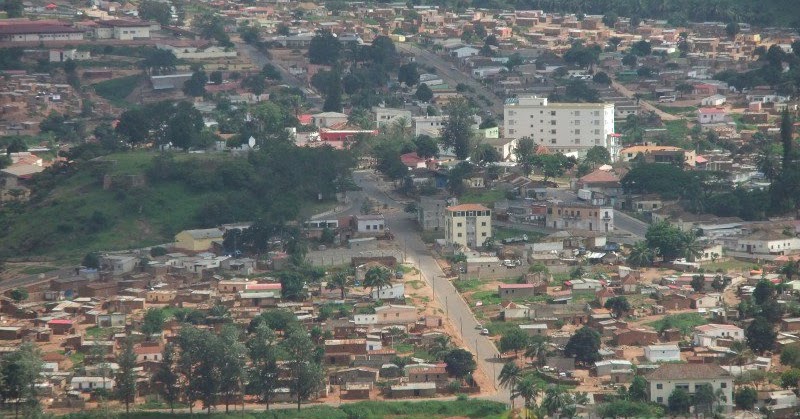 OS libolos: Visão Panorâmico da Vila de Calulo.