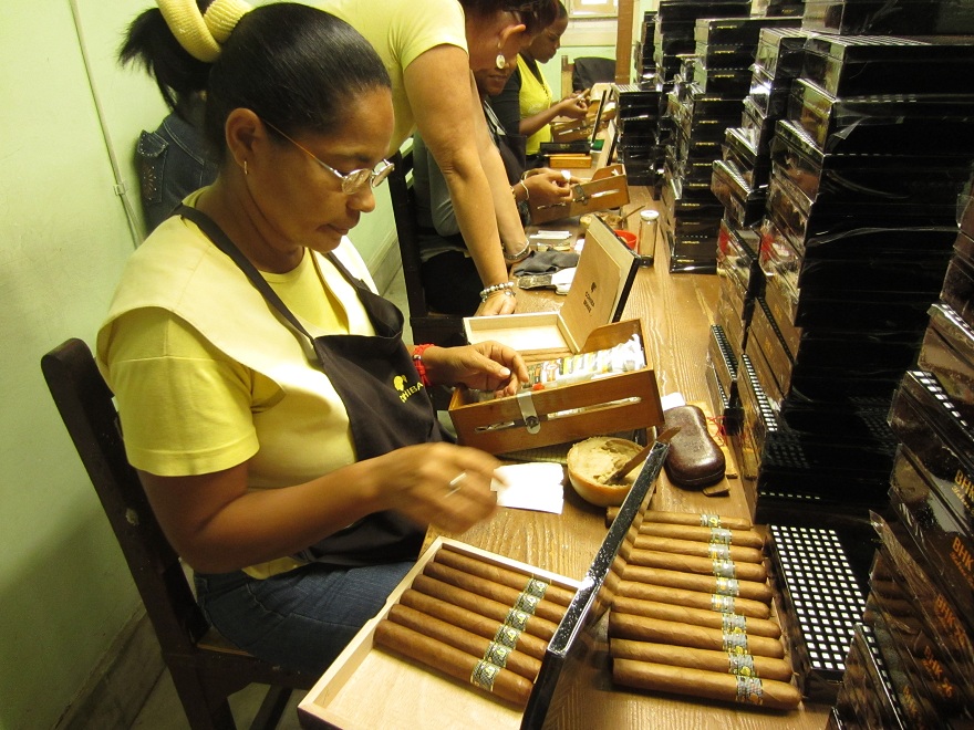 Cuban Cigars, Culture & Lifestyle: El Laguito Cigar Factory (Havana) A ...