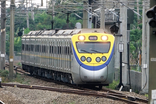 Blair's 鐵道攝影: EMU886電聯車 / TRA EMU886 Electric Multiple Unit