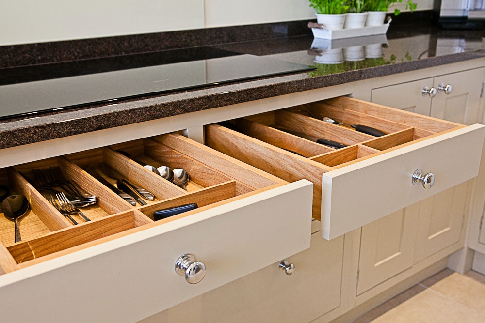 Maple & Gray: Traditional shaker kitchen