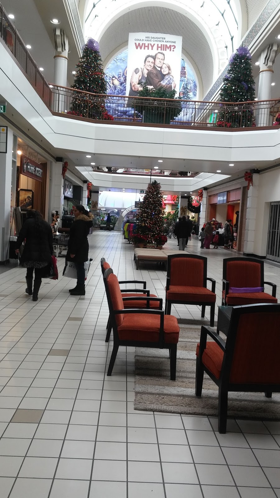 ZANZIBAR NI KWETU: WOODBINE MALL YA TORONTO YANG'ARA KWAAJILI YA MWAKA ...