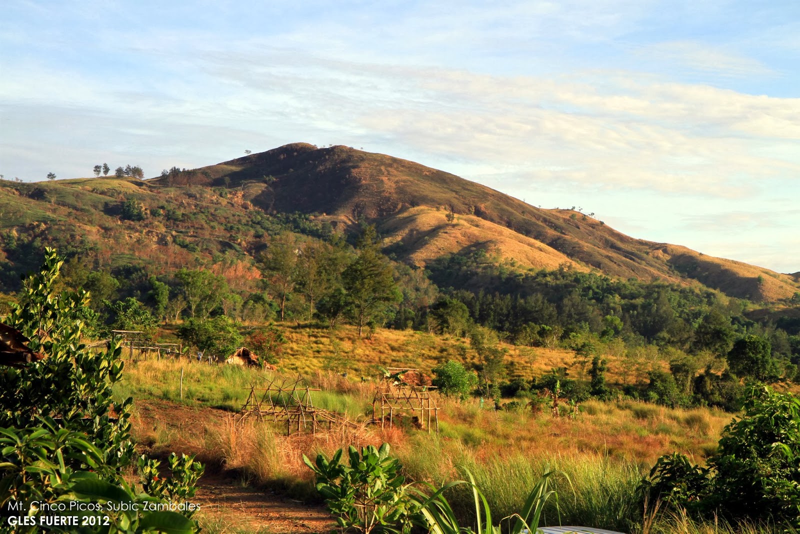 Explore.Dream.Discover: Trekking Cinco Picos