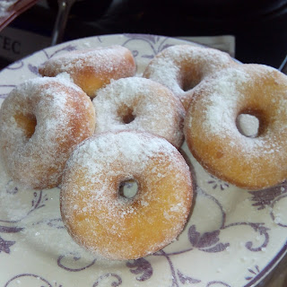 Diari Siti Ruqaiyah 313: Resepi Donut Coklat Dan Donut Gula Yang Gebu Gebas