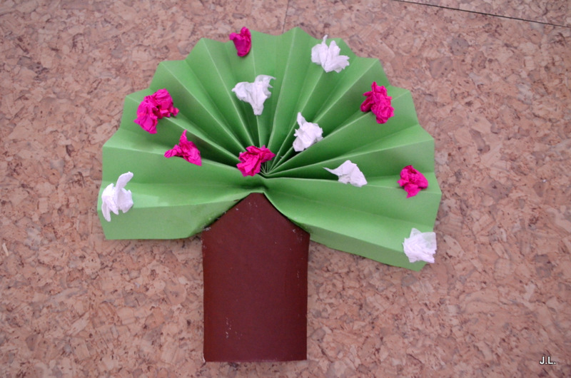 Tady je Toníkovo!: Tvoření - Jarní strom