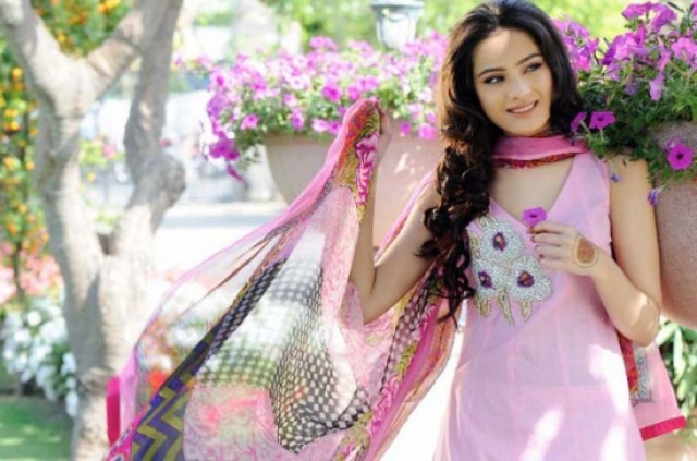 BEAUTIFUL TOP PAKISTANI GIRLS WALLPAPERS IMAGES IN HD - Wallpapers HD