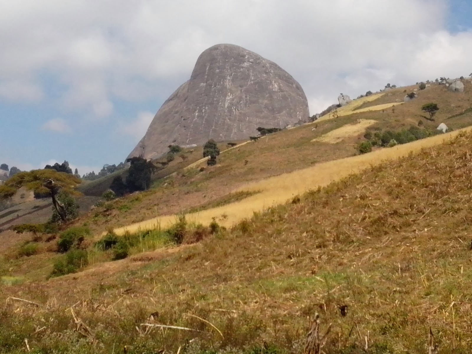 Jiwe la Mbuji, ni jiwe la ajabu nchini Tanzania na hairuhusiwi ...