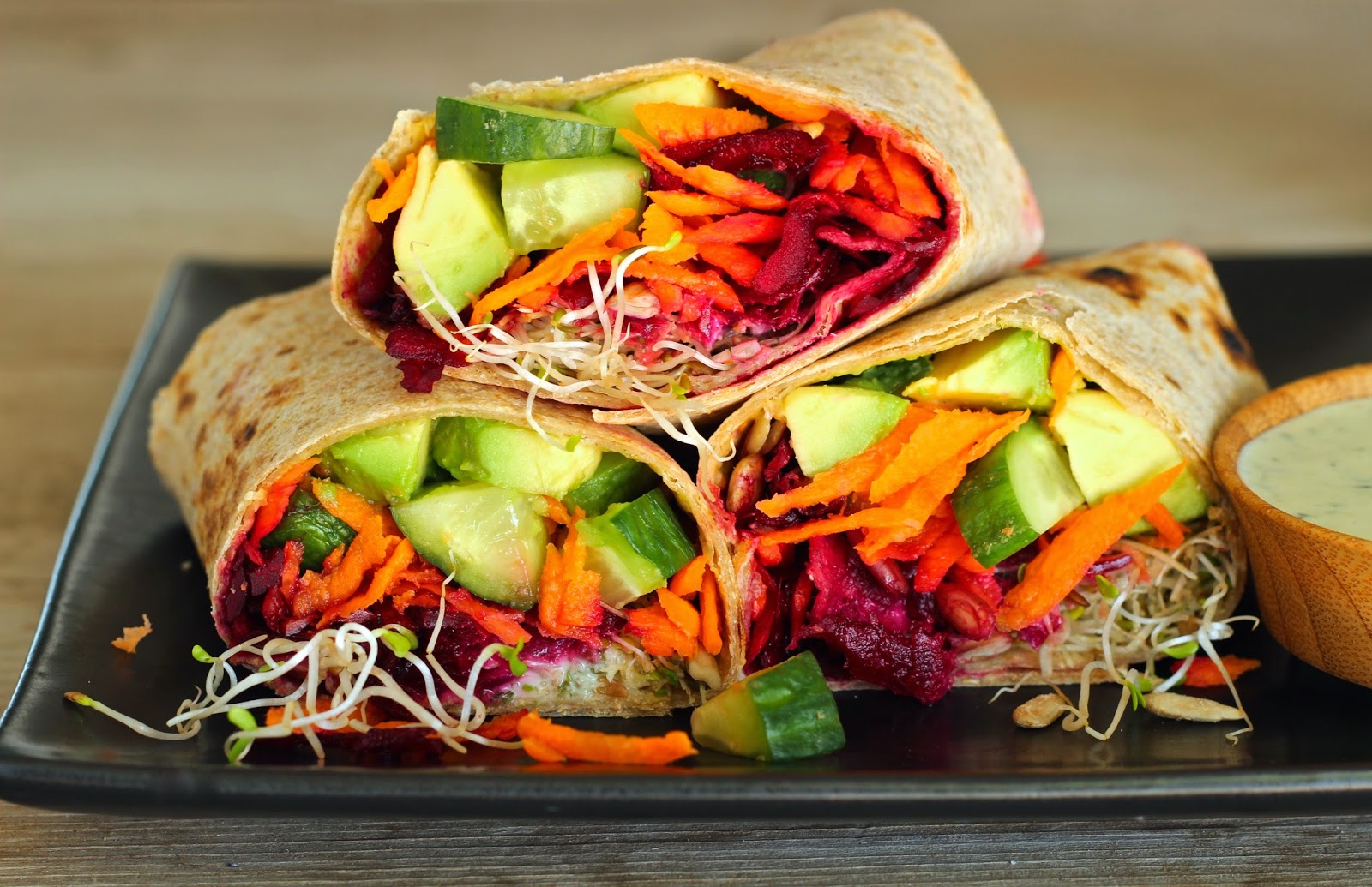 Raw veggie wraps with tahini-yogurt sauce | lieslicious