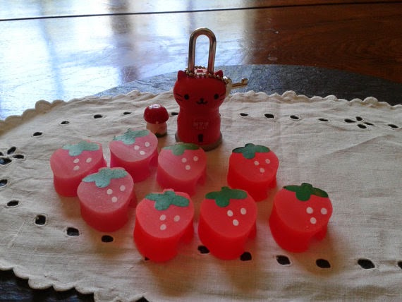 The HoarderRehab Blog: The Destiny of Things: Vintage Strawberry ...