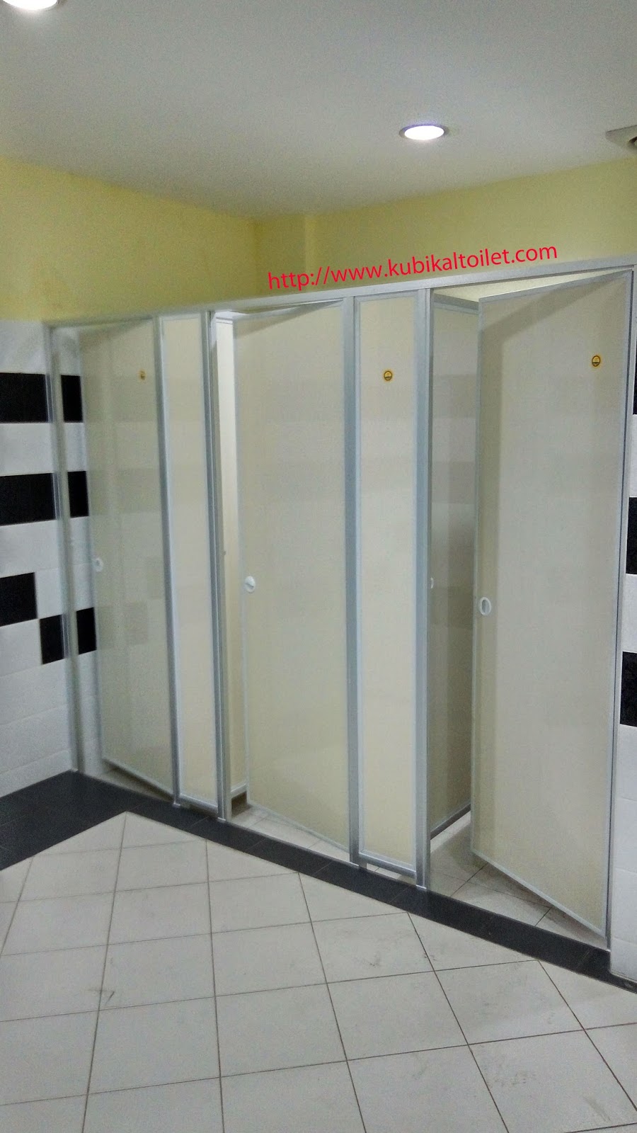 Partisi Toilet PVC Project Sekolah Kristen Ketapang 1 Jl. K.H Zainul ...