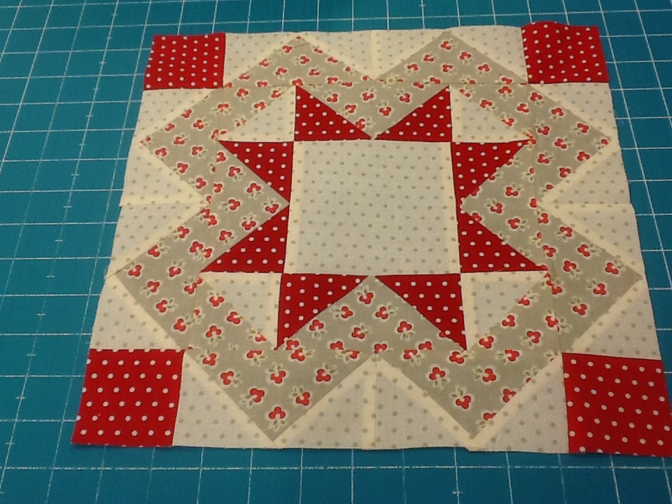 Wren's Nest: Fat Quarter Shop Mystery Block BOM - Block 9