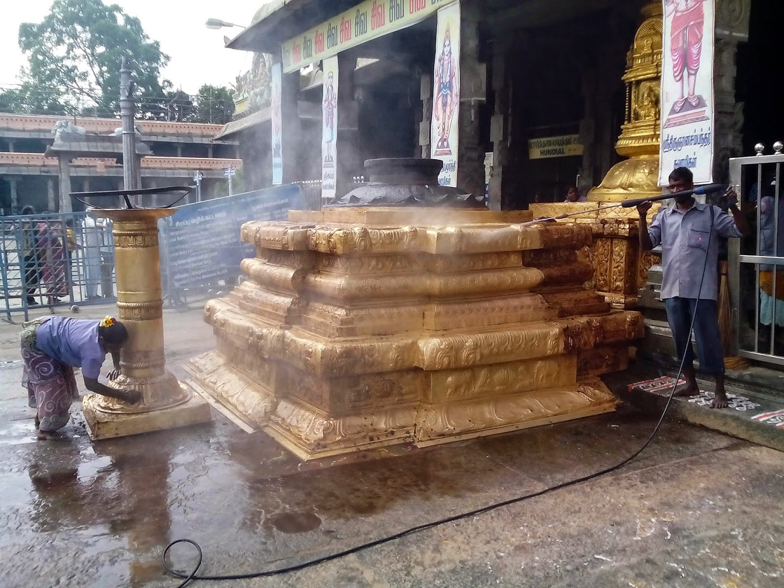 2014 Karthigai Deepam -- Temple Preparations - ARUNACHALA GRACE