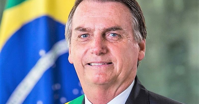 Jair Bolsonaro divulga foto oficial com faixa presidencial
