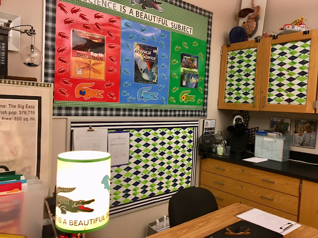 The Uptown Acorn: Science is a Beautiful Subject {Classroom Theme}